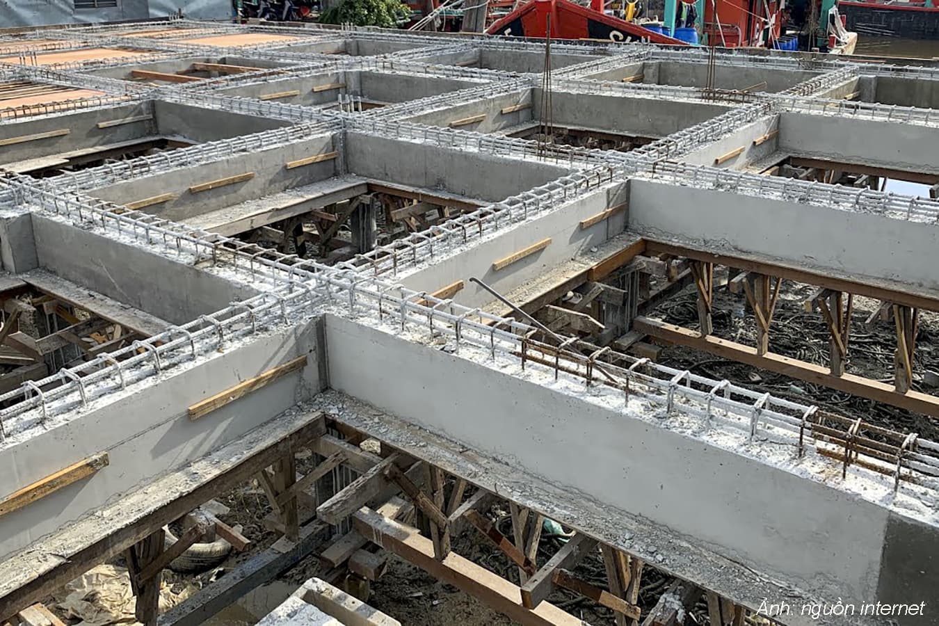 Tìm hiểu về cấu tạo và nguyên lý đóng dầm bê tông cốt thép